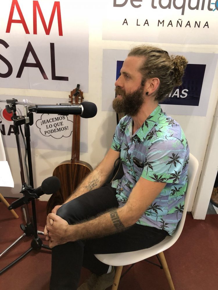 Joaquín González, músico en Croupier Funk y solista, presentó un tema ...