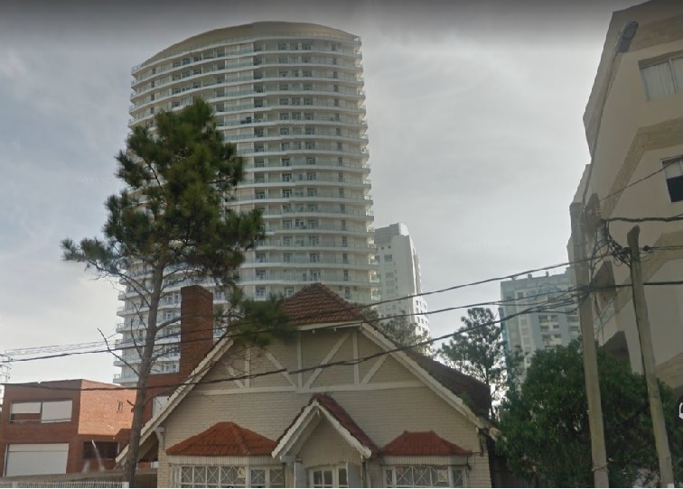 Evacuaron un edificio en Punta del Este tras un incendio - 970 Universal