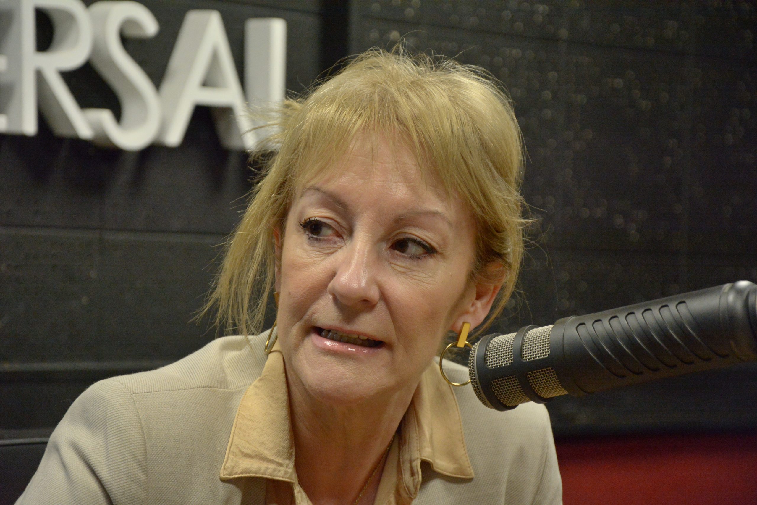 Cosse: "Voy a poner a Montevideo en tu celular" - 970 Universal