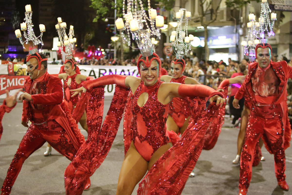 El desfile inaugural del carnaval y desfile de Llamadas se cambiarán de ...