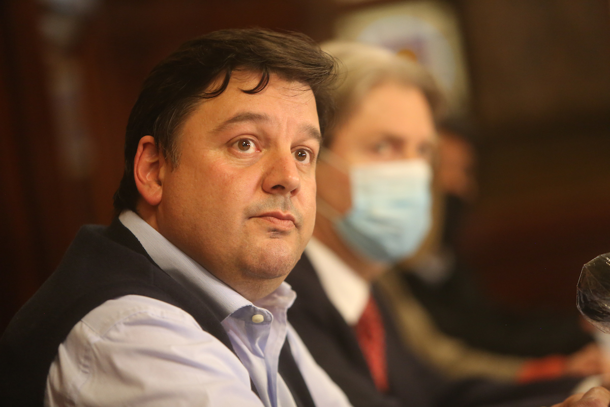 Adrián Peña dijo que el Ministerio de Ambiente es el que autoriza los ...