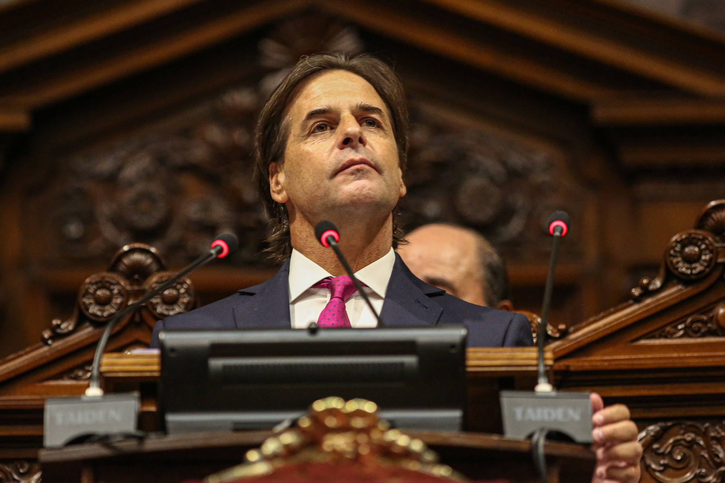 Aprobación de gestión de Lacalle subió seis puntos y se ubica en 45% ...